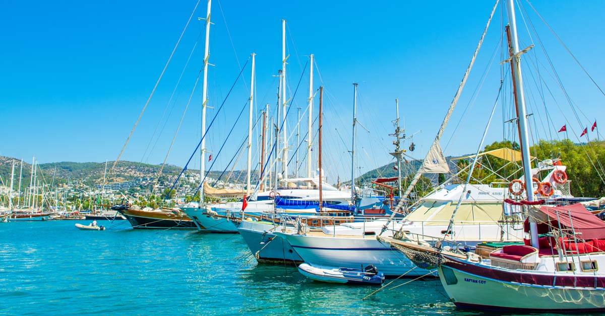 Sailing vs. Boating: What's The Difference? – Life of Sailing