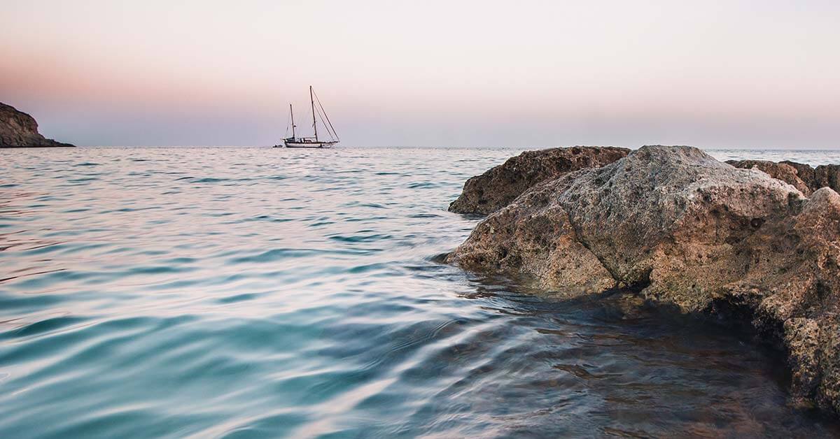 How Do Sailboats Work Without Wind? – Life of Sailing