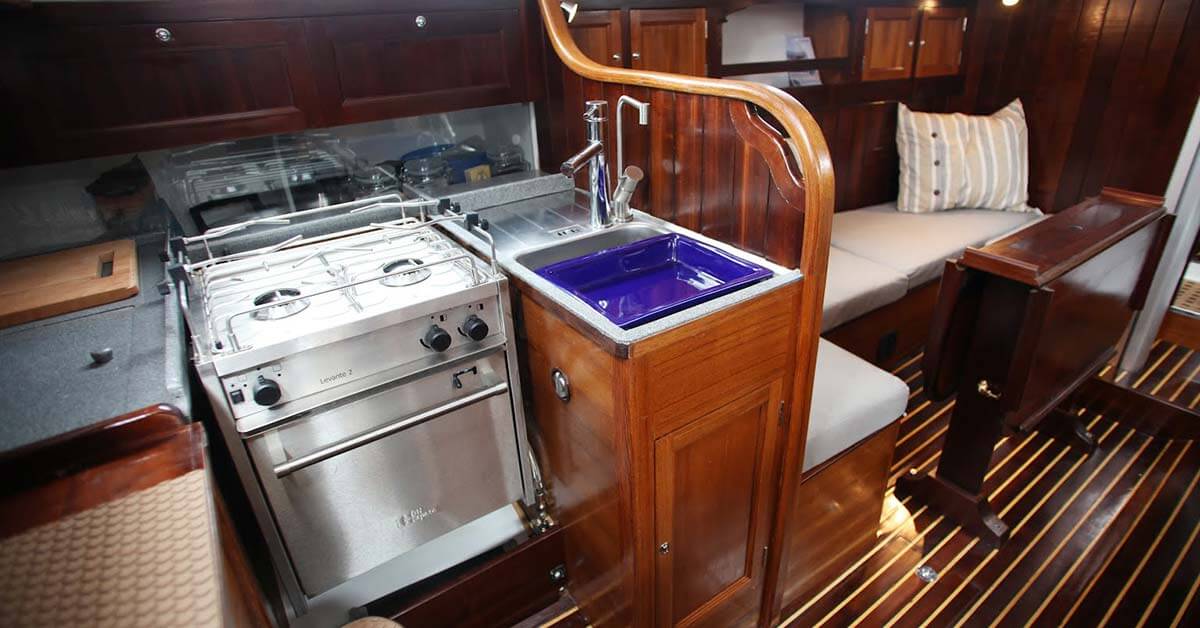 12 Best Food And Snacks To Bring Sailing – Life of Sailing