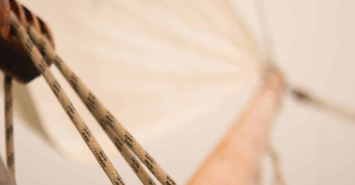 How To Raise And Hoist The Mainsail – Life of Sailing