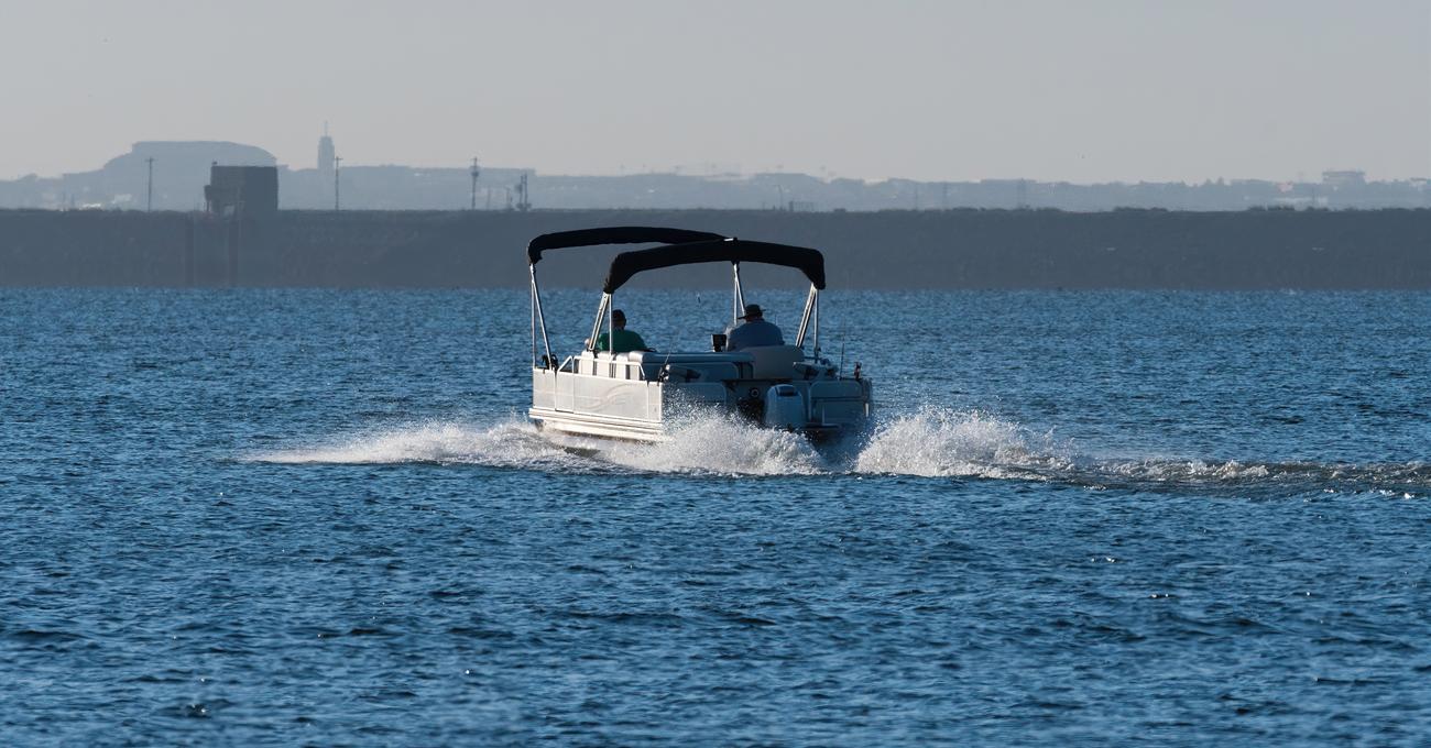 How To Launch A Pontoon Boat – Life of Sailing