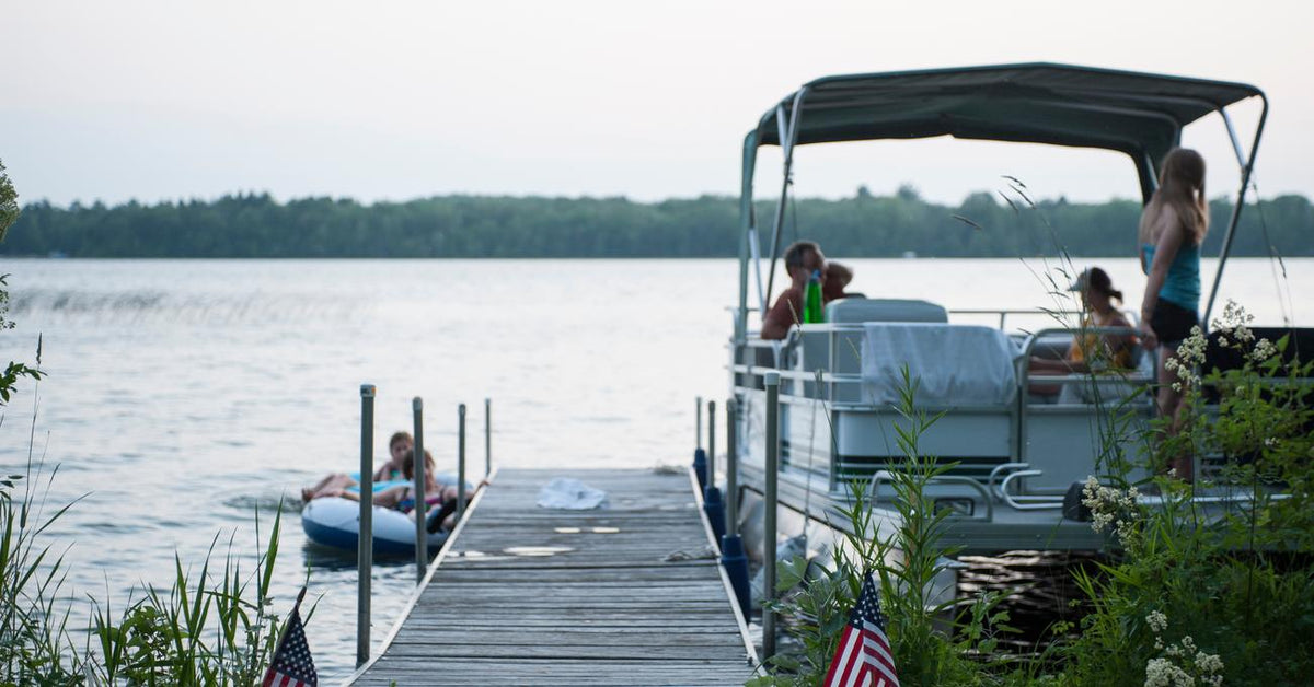 How Many People Can Fit On A Pontoon Boat? – Life of Sailing